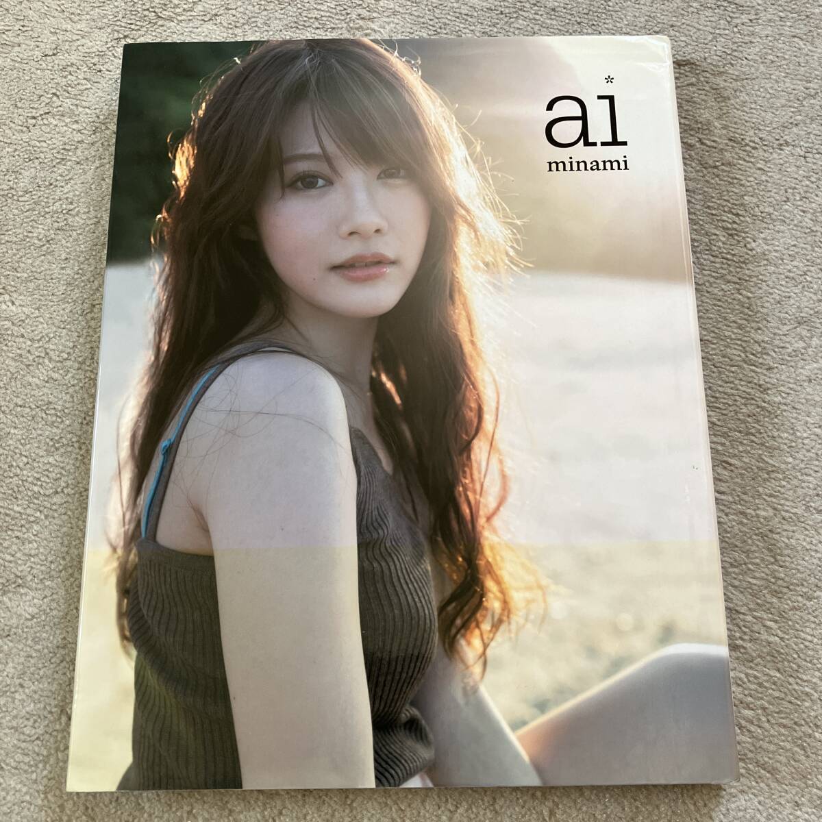 Yahoo!オークション - 相沢みなみ 1st.写真集「ai minami」3000部限定 ...