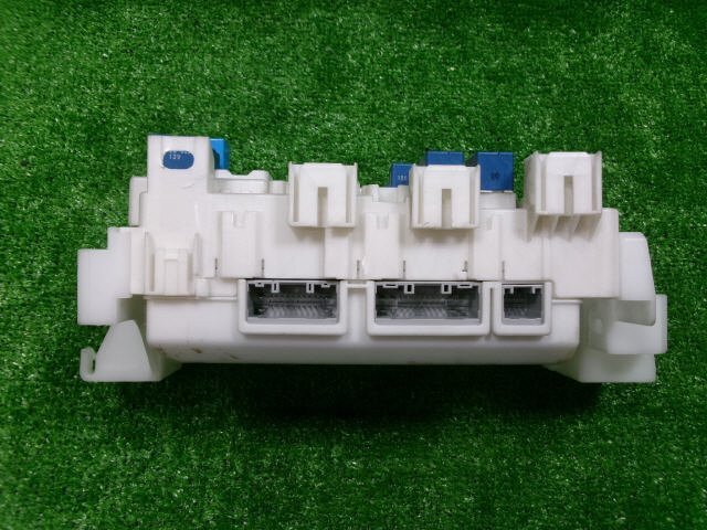 Yahoo!オークション - H25年 ワゴンR DBA-MH34S ヒューズ ボックス R06...