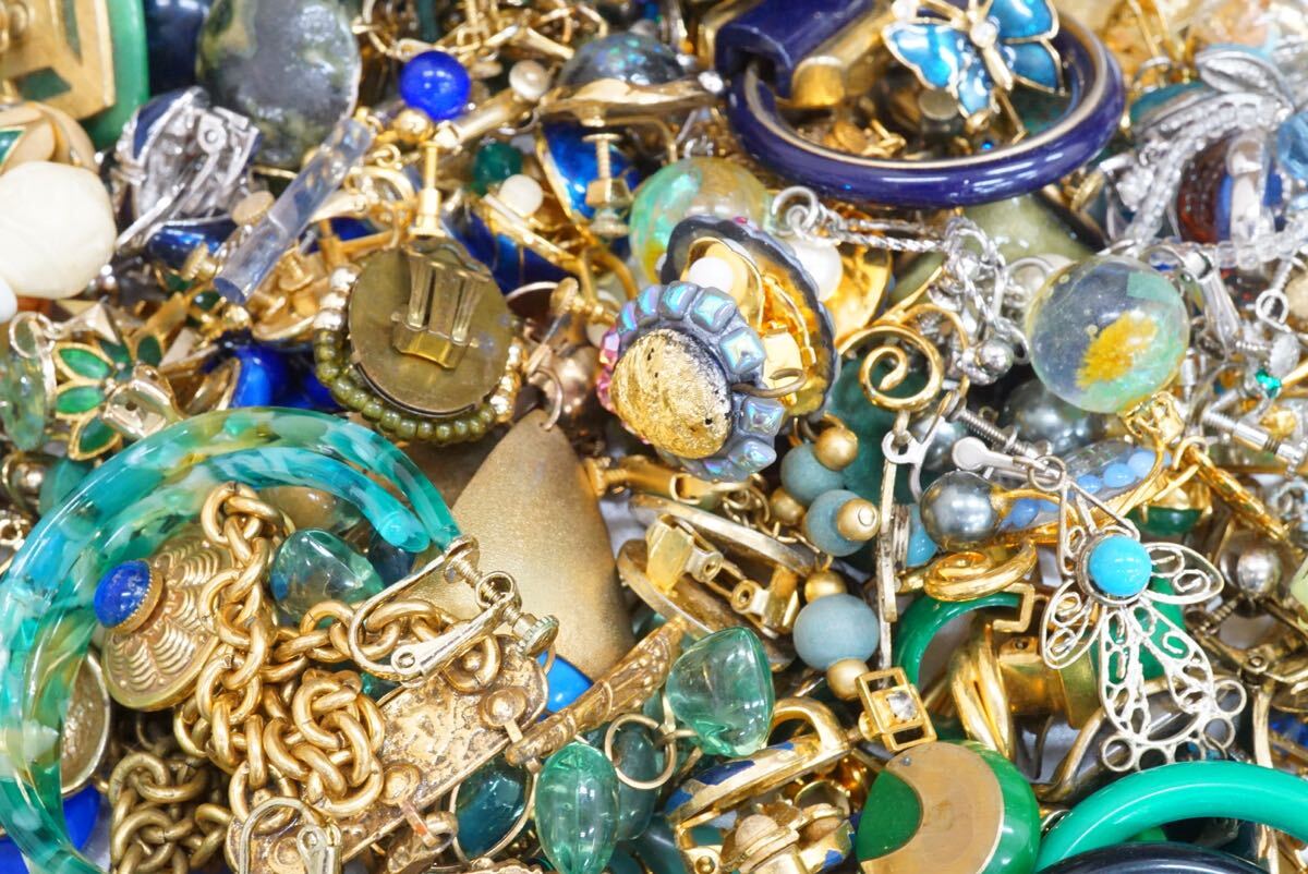 Yahoo!オークション - D321 青/緑色系 海外製など ヴィンテージ イヤリ...