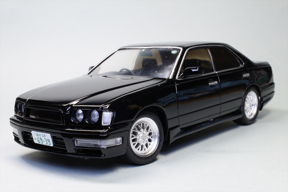Yahoo!オークション - アオシマ 1/24 日産 Y33 グロリア 【塗装済み完...