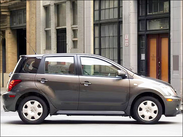 Yahoo!オークション - イストNCP60前期/SCION/サイオンxA純正リアUSバ...