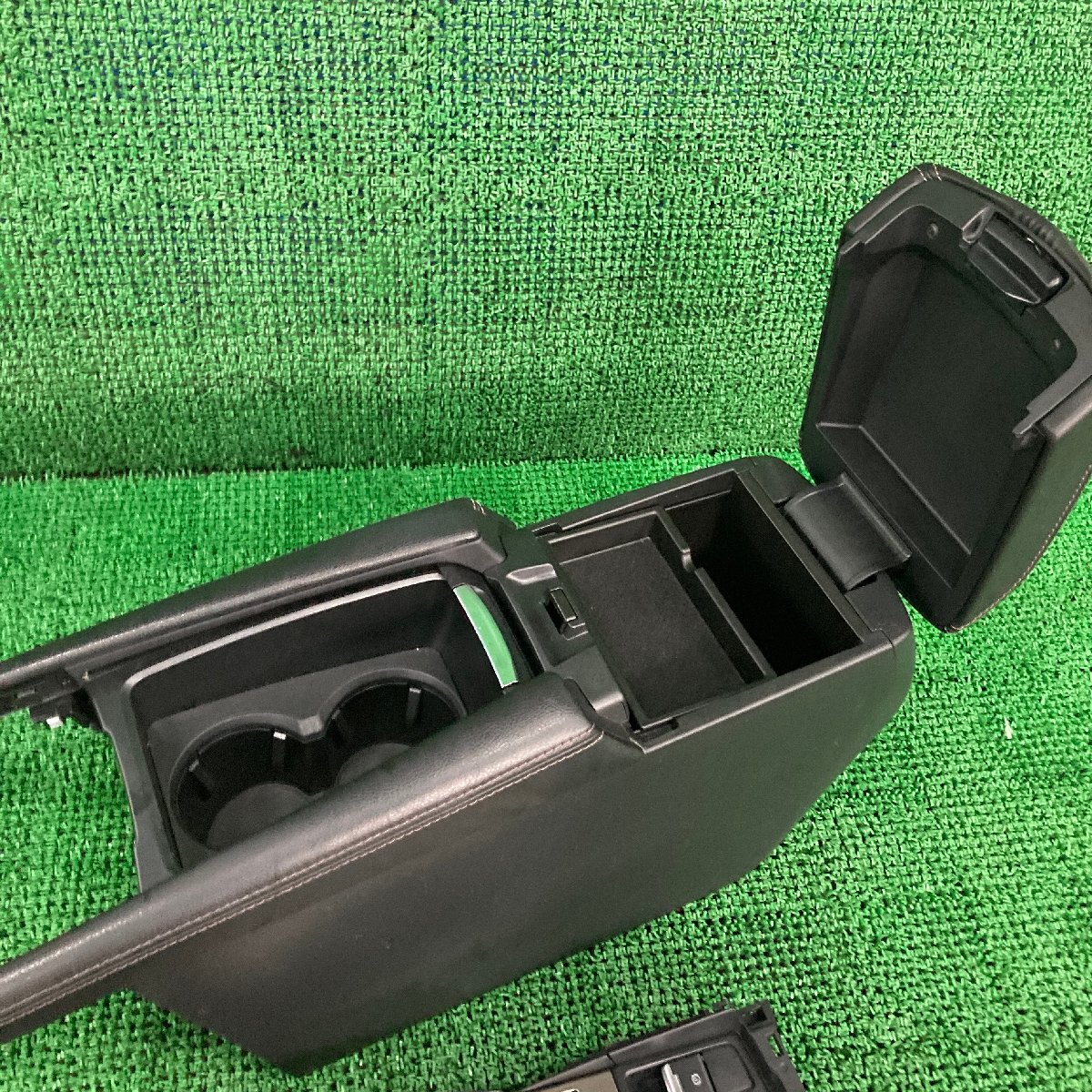 Yahoo!オークション - アテンザ XD GJ2FW センターコンソール 肘掛け ...