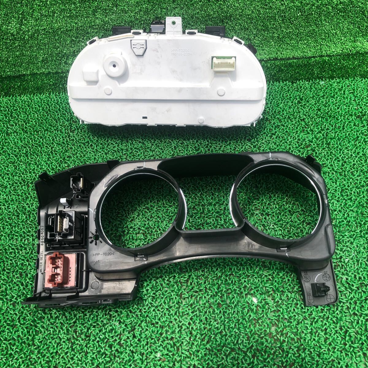 Yahoo!オークション - 三菱 デリカD5 4WD CV5W 純正 スピードメーター1...