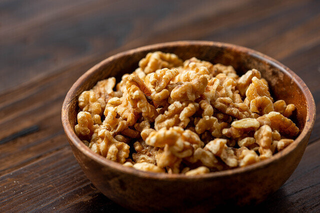 Yahoo!オークション - クルミ 生 1kg 世界美食探究 アメリカ産 LHP ナ...