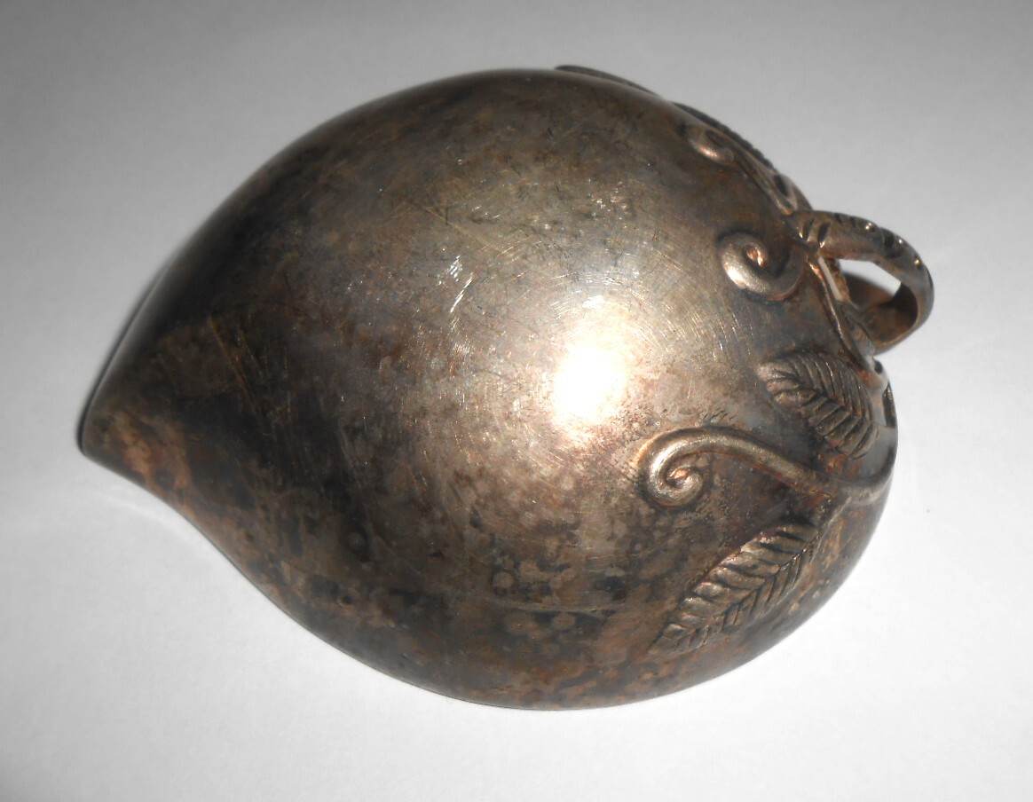 Yahoo!オークション - 銀製 桃型 持ち手付き容器 重量約68g 桃形 彫金 ...