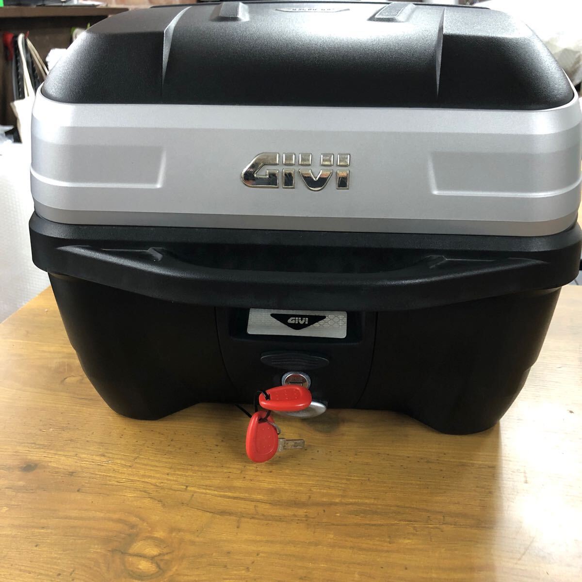 Yahoo!オークション - GIVI 32L BOLDモノロックケース