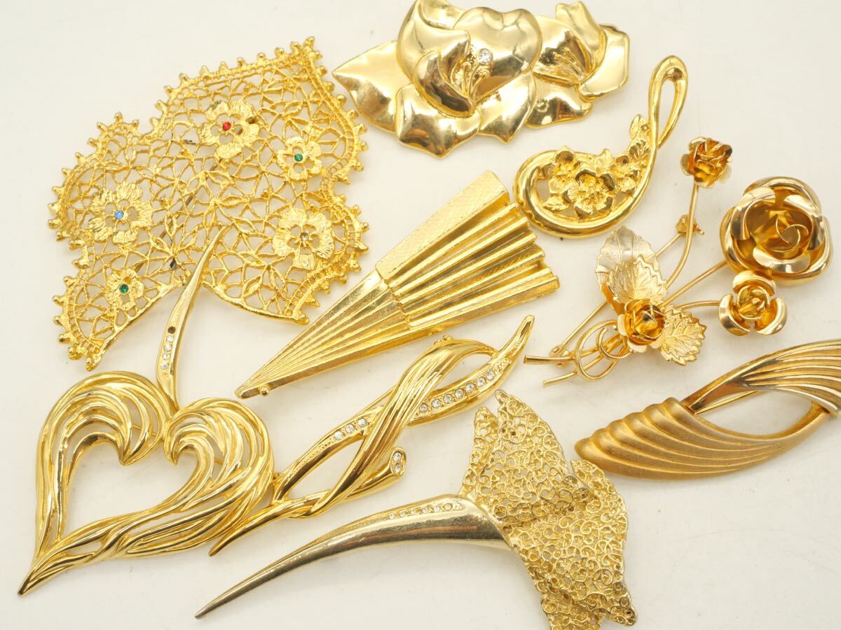 Yahoo!オークション - 【A40】ゴールドカラー ブローチ 刻印あり 含む ...