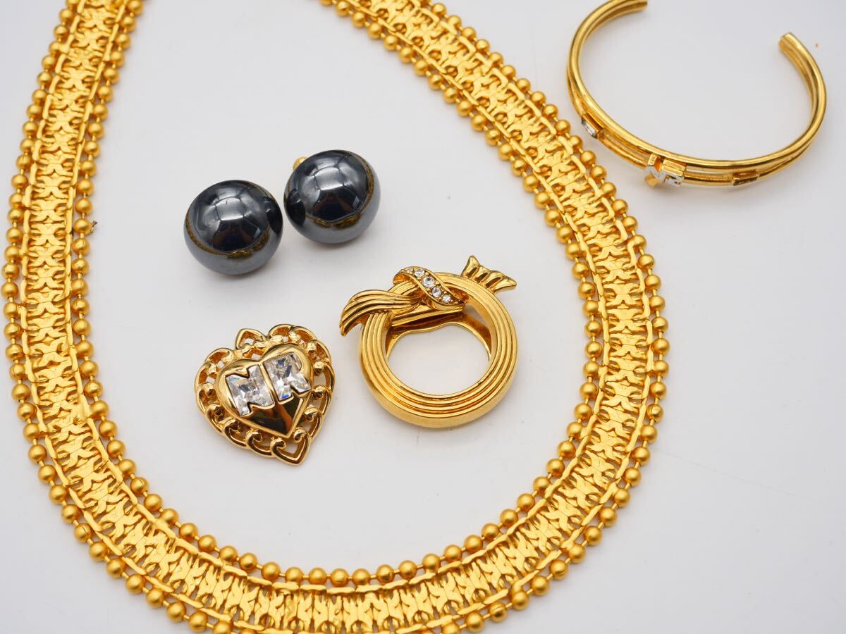 Yahoo!オークション - 【A97】ニナリッチ NINA RICCI AVON エイボン 他...