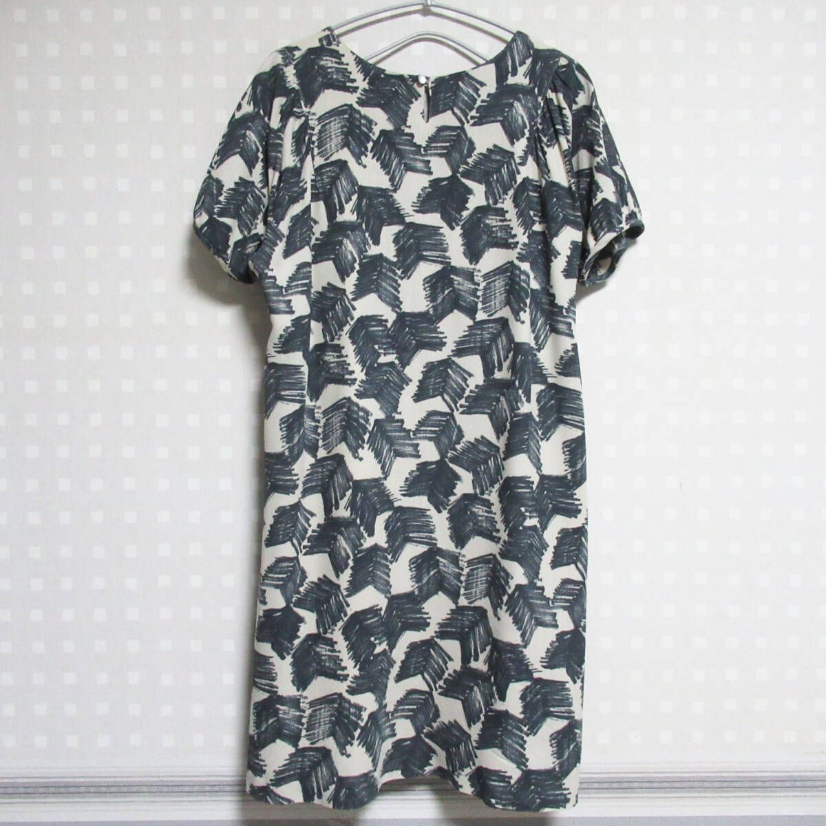 Yahoo!オークション - B53 サリースコット デザインプリント ワンピー...