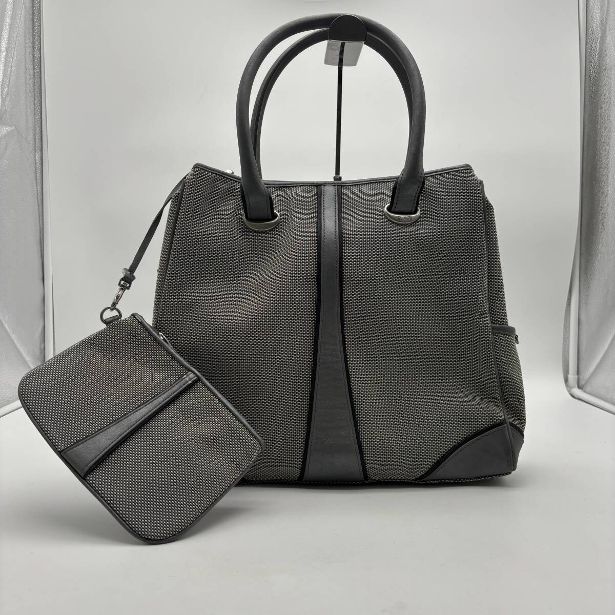 Yahoo!オークション - トゥミ TUMI トートバッグ A4収納 ポーチ付き ハ...