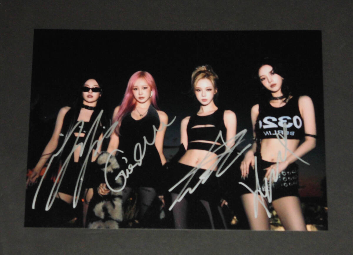 Yahoo!オークション - aespa 直筆サイン入り・大型スチール写真 (A4サ...