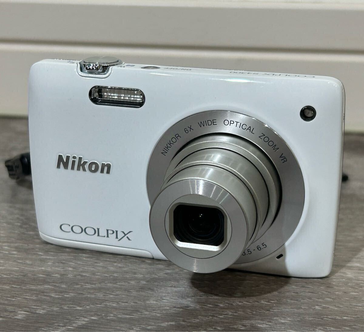 Yahoo!オークション - 美品 Nikon Coolpix S4300 ホワイト 6x バッテリ...