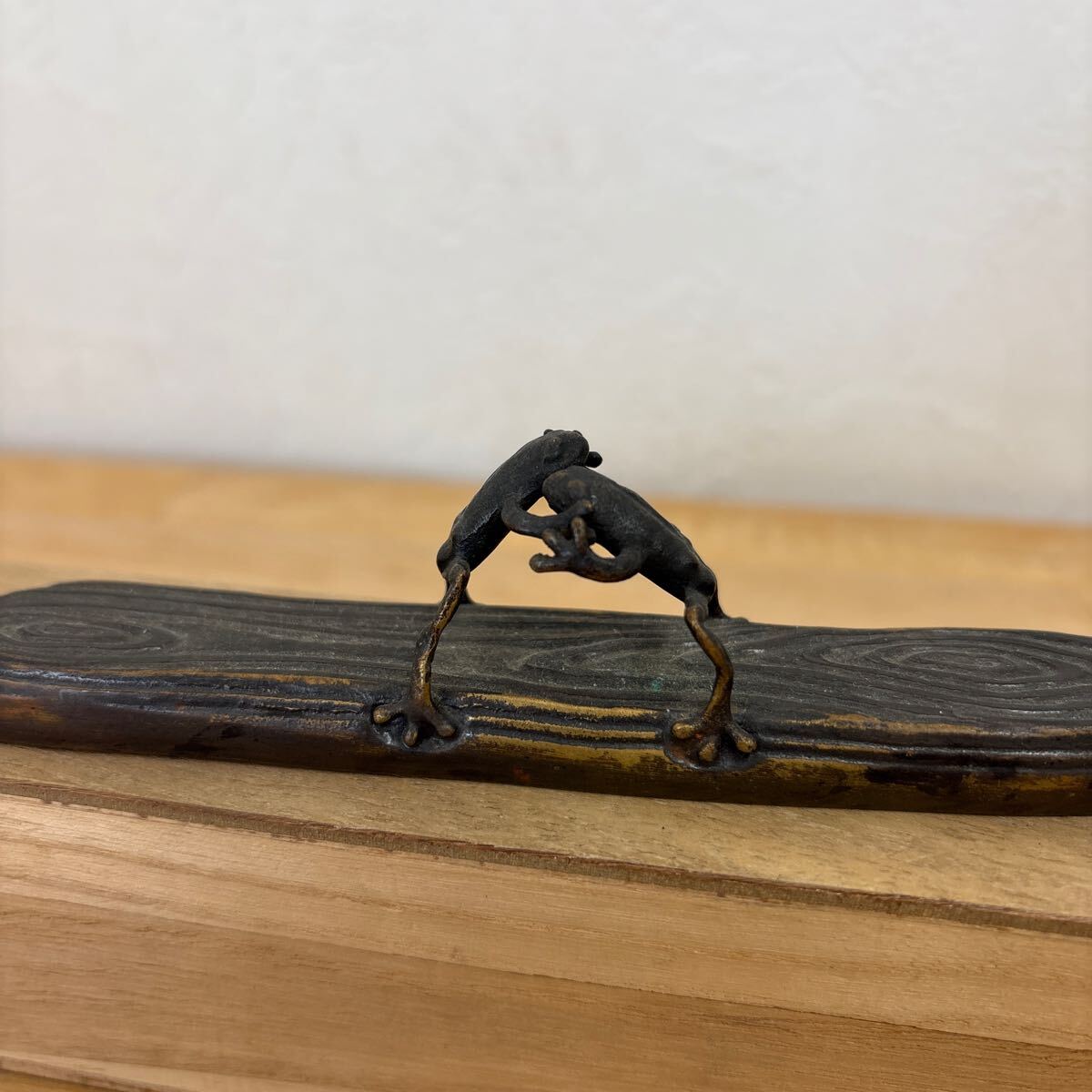 Yahoo!オークション - 銅文鎮 蛙 桐箱入 274g 書道 書画 水墨画 骨董 ...