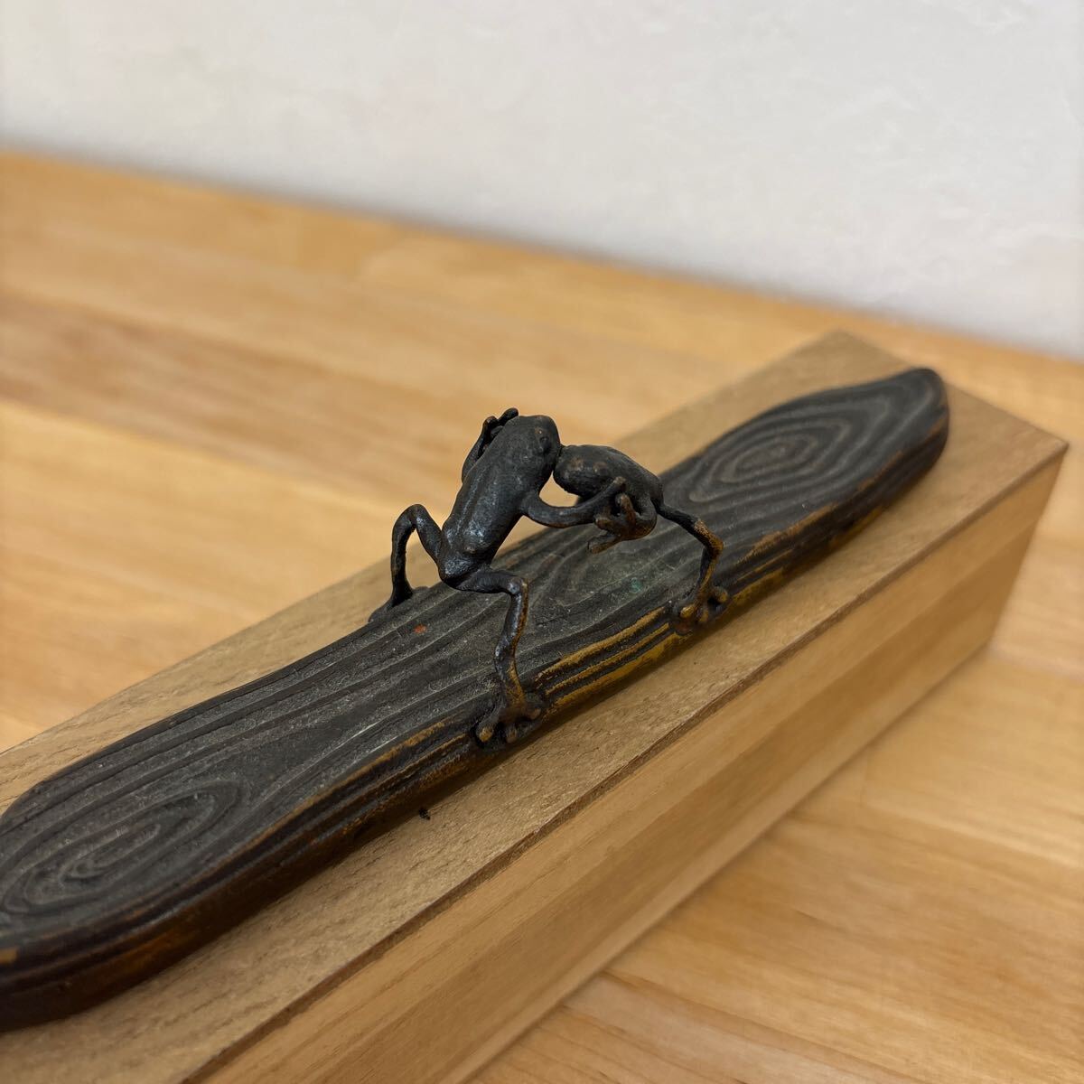 Yahoo!オークション - 銅文鎮 蛙 桐箱入 274g 書道 書画 水墨画 骨董 ...