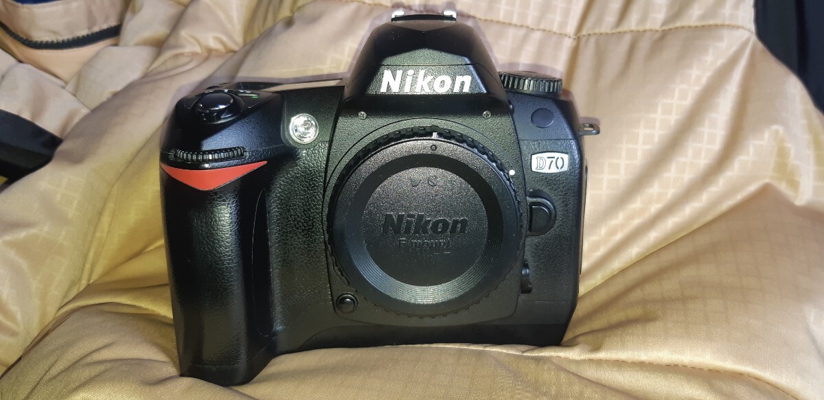 Yahoo!オークション - Nikon D70 ボディ ニコン