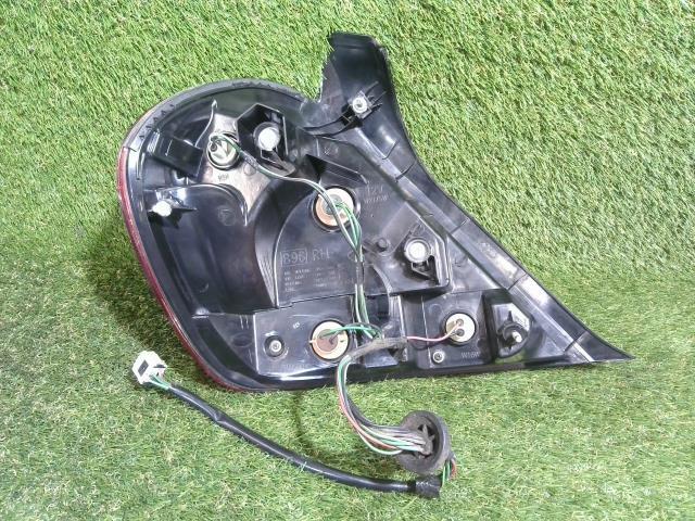 Yahoo!オークション - ブルーバードシルフィ CBA-FG10 右テールランプ ...