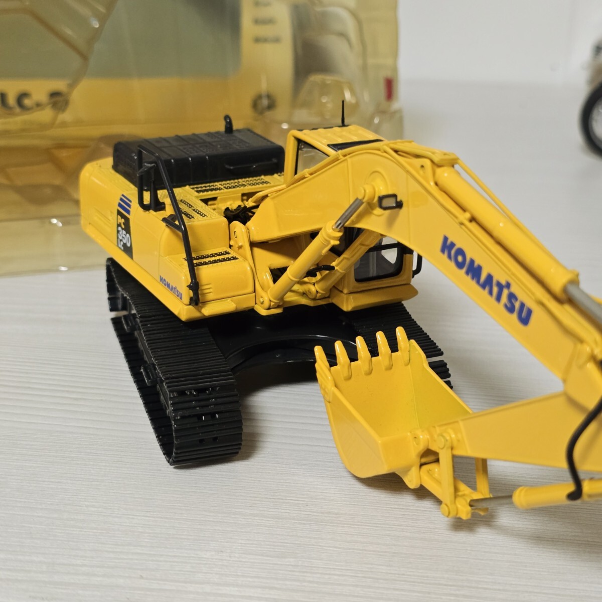 Yahoo!オークション - コマツ 1/50 建機ダイキャストモデル PC350LC-8