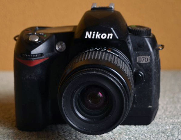 Yahoo!オークション - ニコン Nikon D70/純正レンズ付き・ジャンク品