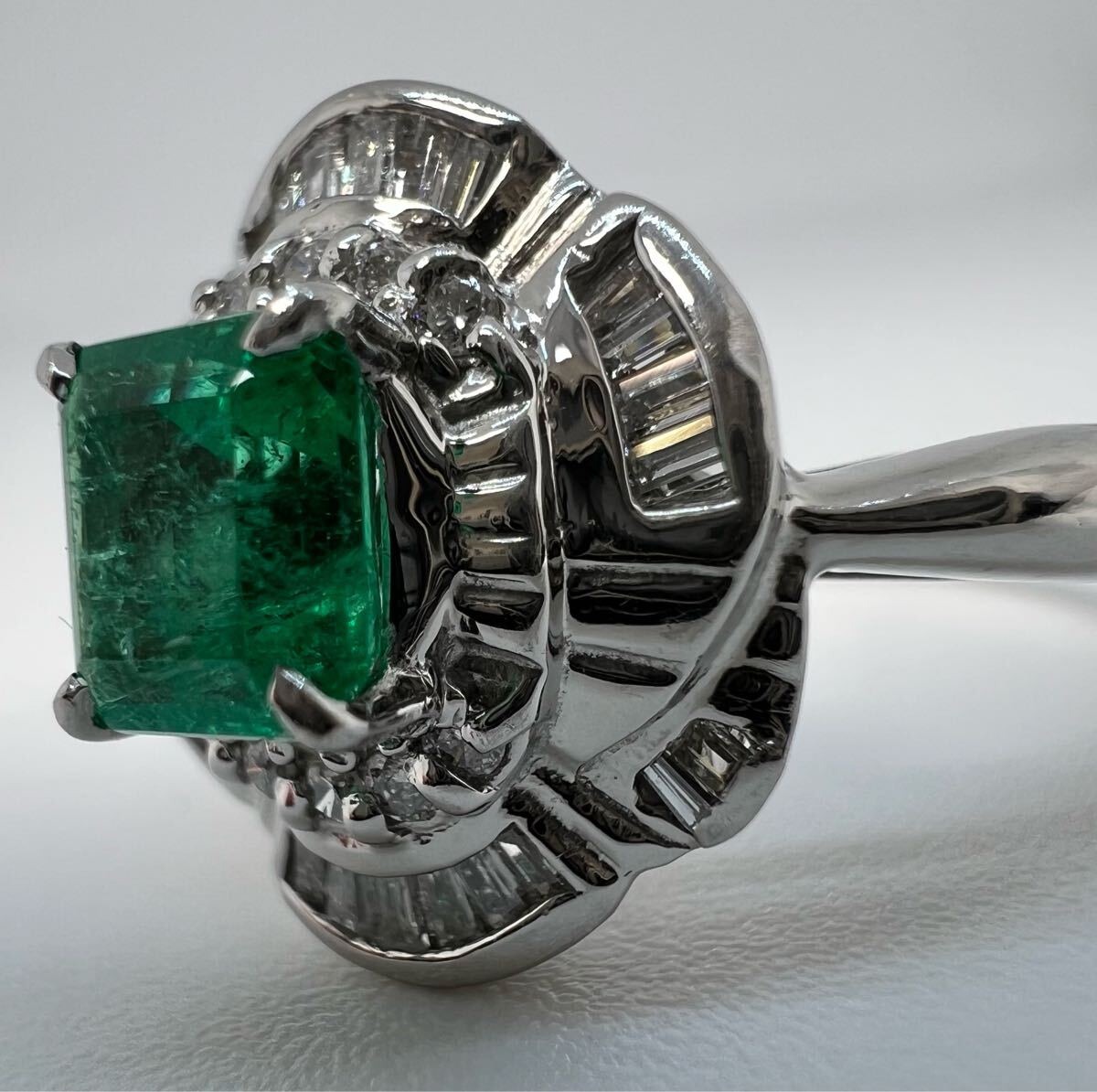 Yahoo!オークション - 1円 Pt900 リング エメラルド 0.833ct ダイヤモ...