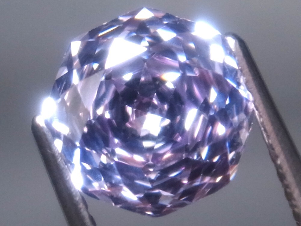 Yahoo!オークション - 4.44ct 8㎜ 新品・最先端技術のレーザー光線によ...