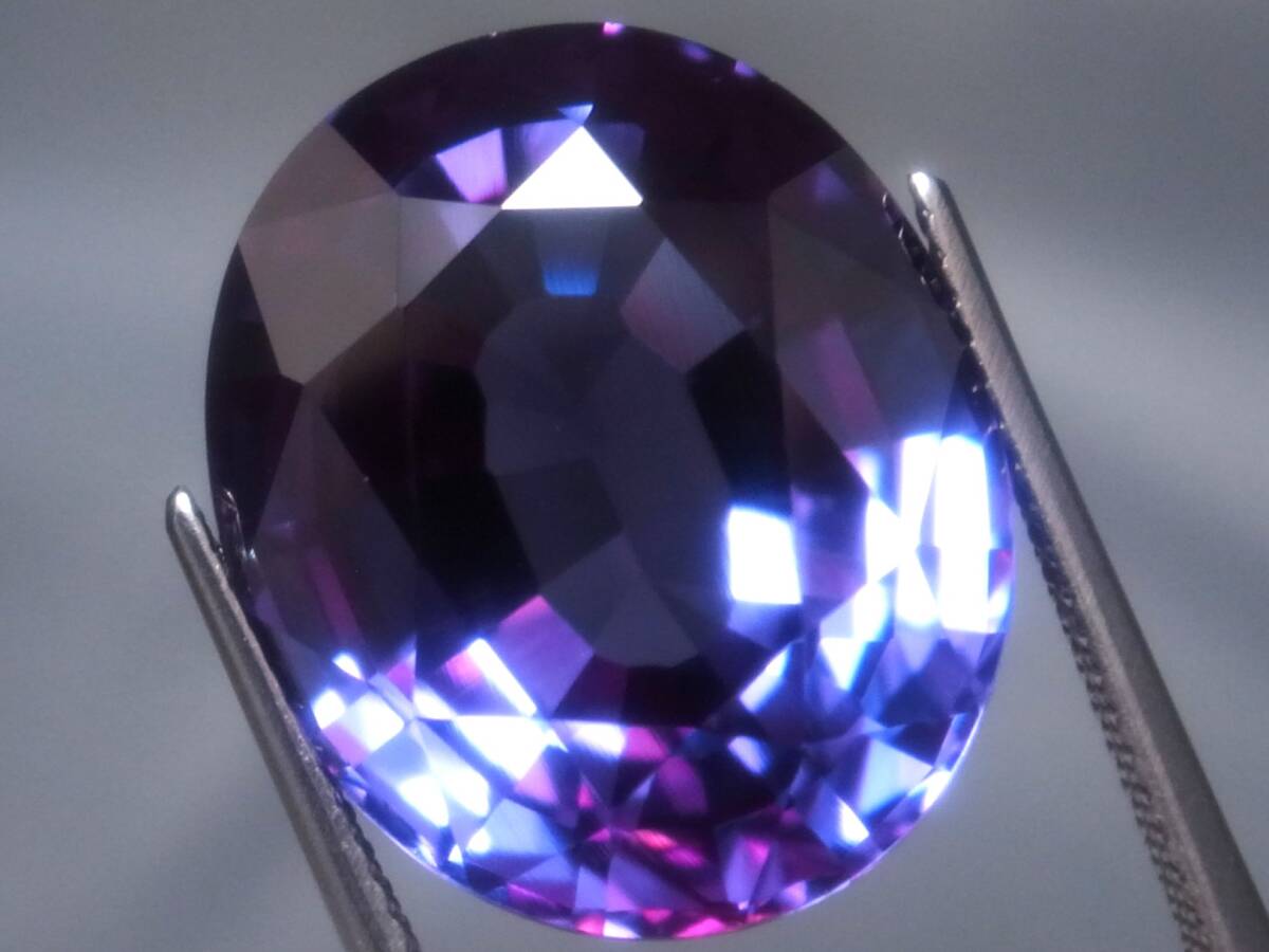 Yahoo!オークション - 27.58ct 新品・特大サイズ・アレキサンドライト...