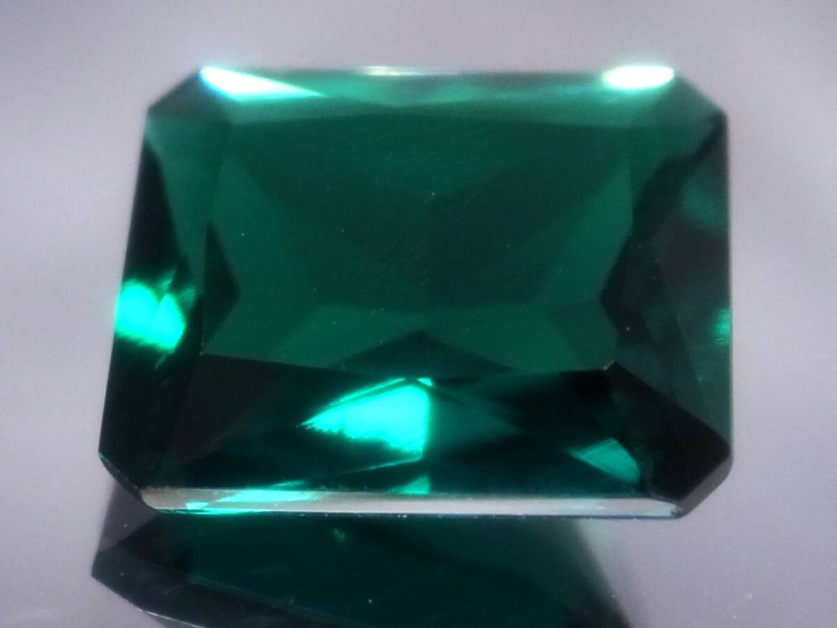Yahoo!オークション - 4.46ct 新品・大粒サイズ・ザンビアカラー合成バ...