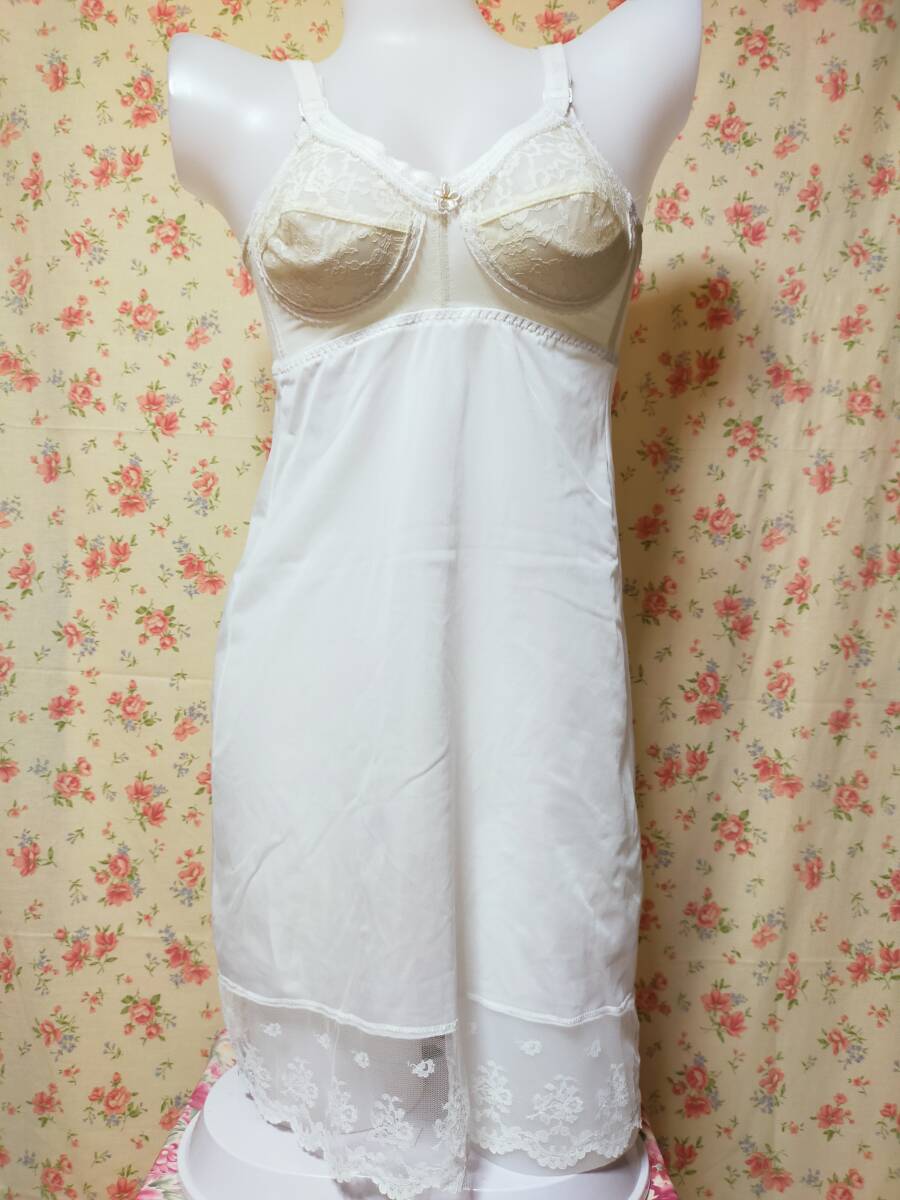 Yahoo!オークション - レトロなトリンプ バスト85 Triumph 85A-85 ブ...