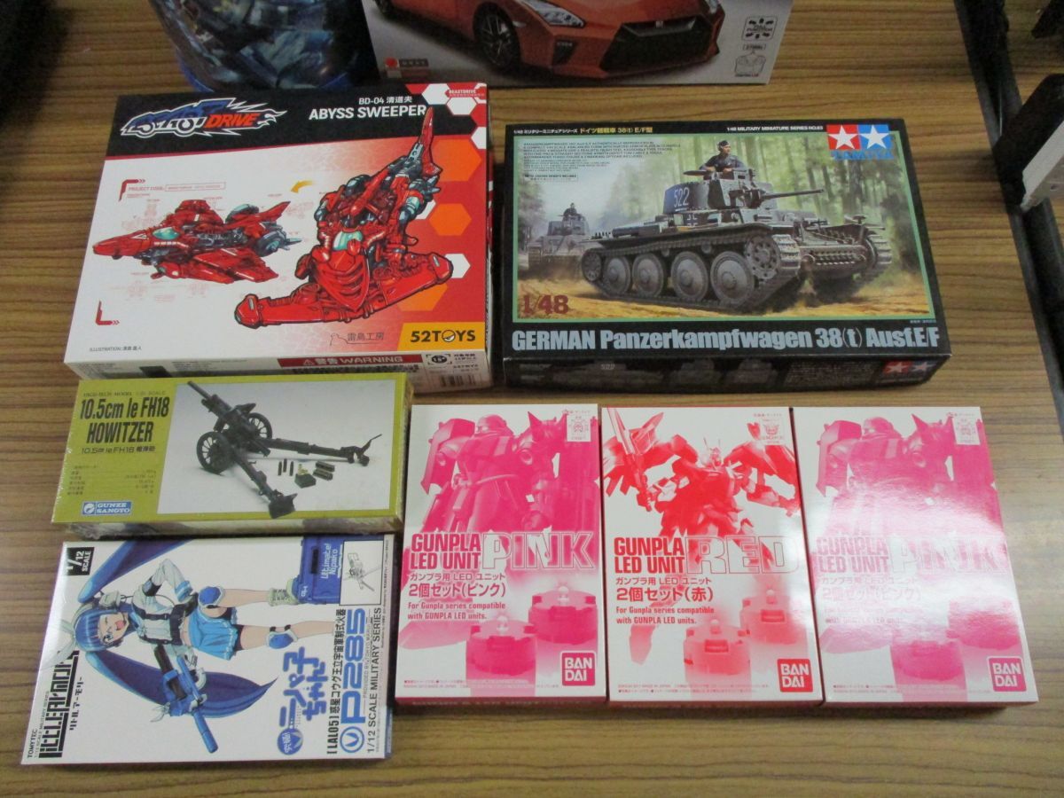 Yahoo!オークション - #w17【梱120】バンダイ RX-78-2ガンダム 日産GT-...