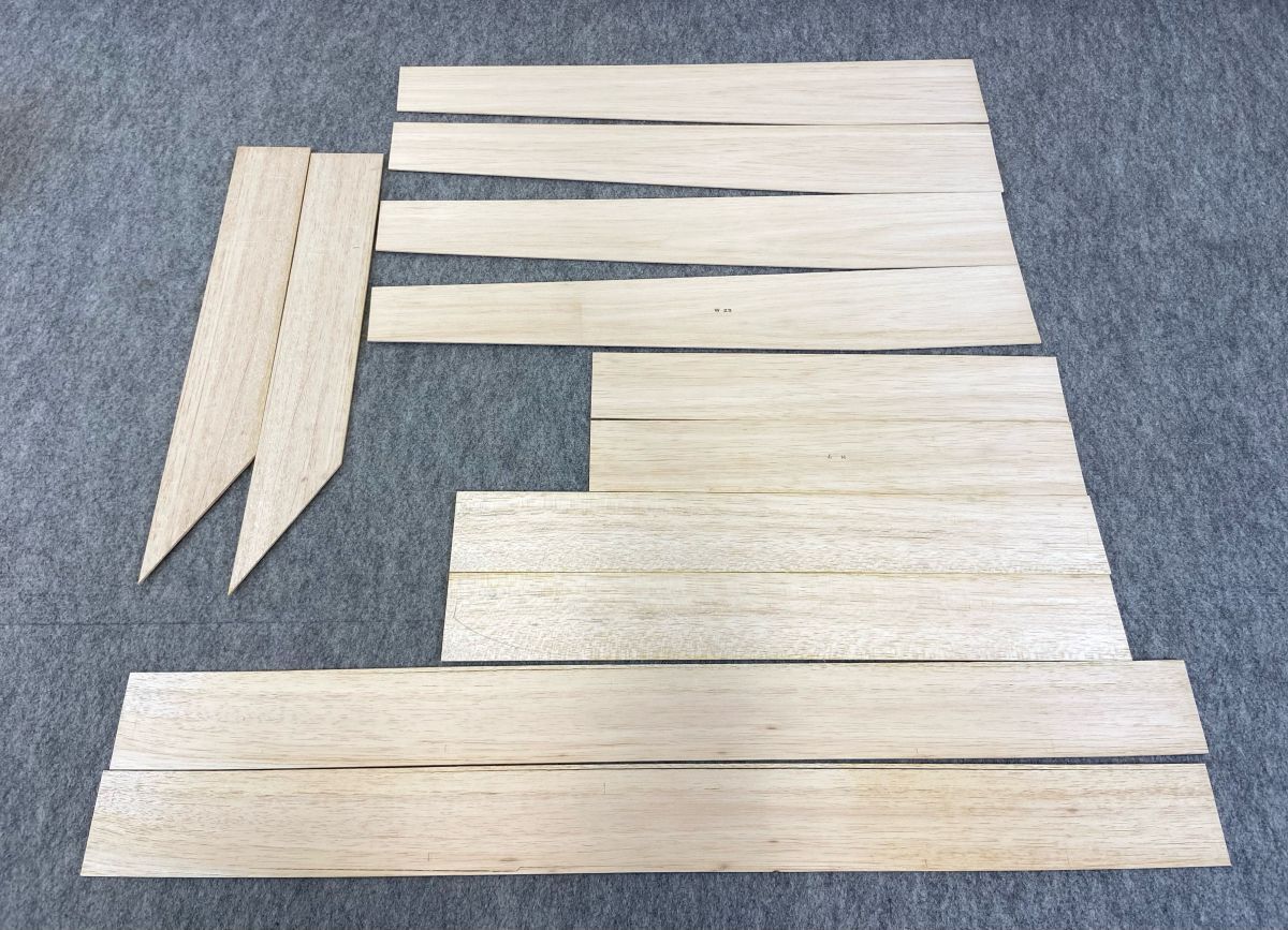 Yahoo!オークション - E29上D14 未組立 丹菊 SUKHOI スホーイ バルサキ...