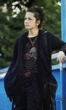 Yahoo!オークション - hyde着 着用 ロエン Roen ローズスカル カットソ...