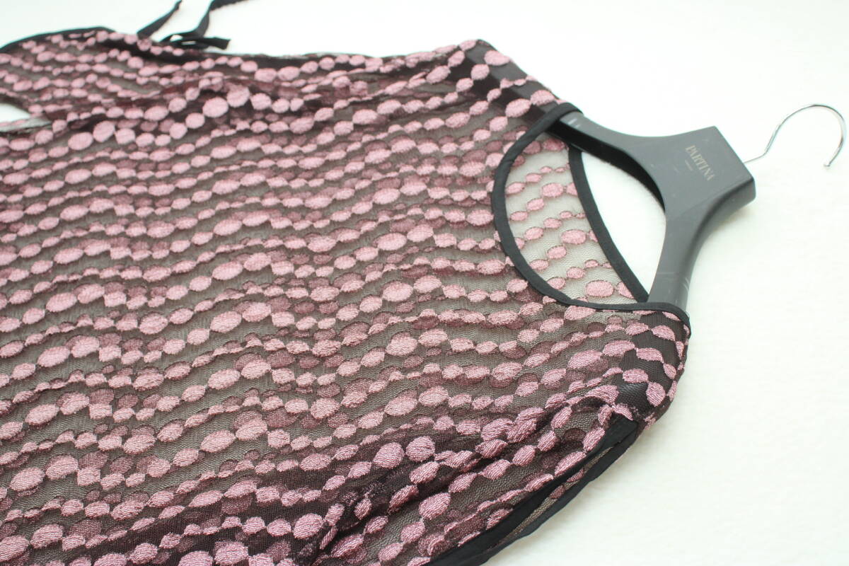 Yahoo!オークション - 5-1679 新品 開き袖 刺繍シアートップス Fサイ...