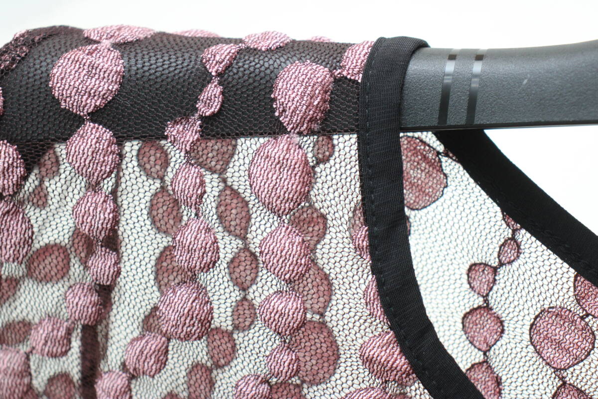 Yahoo!オークション - 5-1679 新品 開き袖 刺繍シアートップス Fサイ...