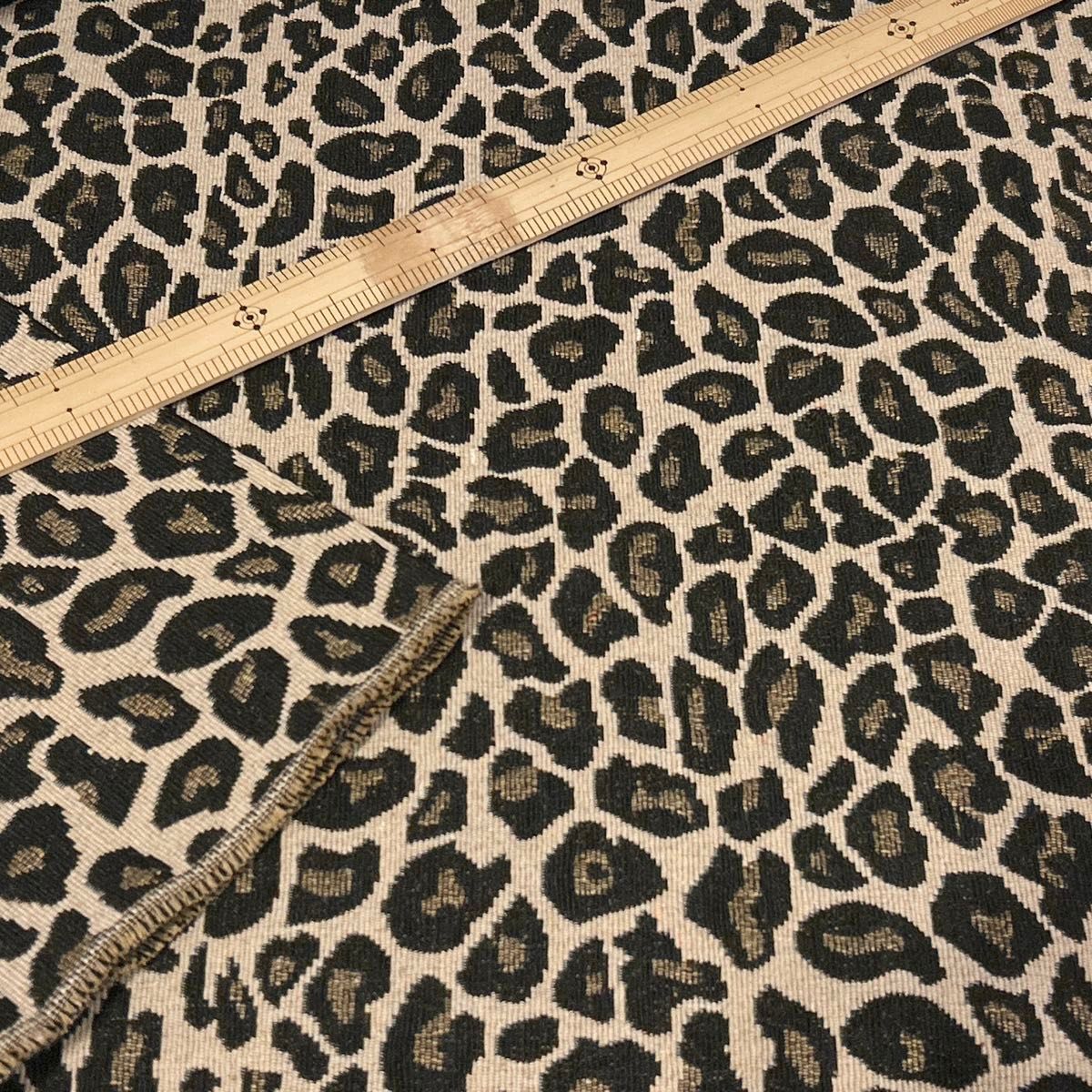 Yahoo!オークション - ジャガード織り ベージュ ヒョウ柄 1m×幅1.5m ...