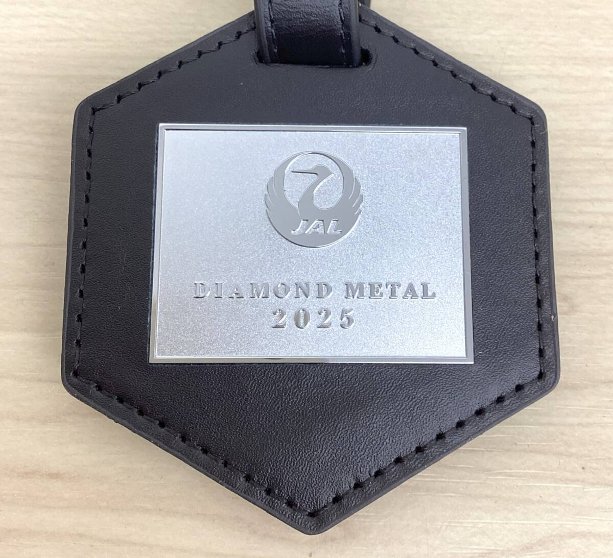 Yahoo!オークション - JAL 2025年ダイヤモンドメタル ネームタグ 箱無...
