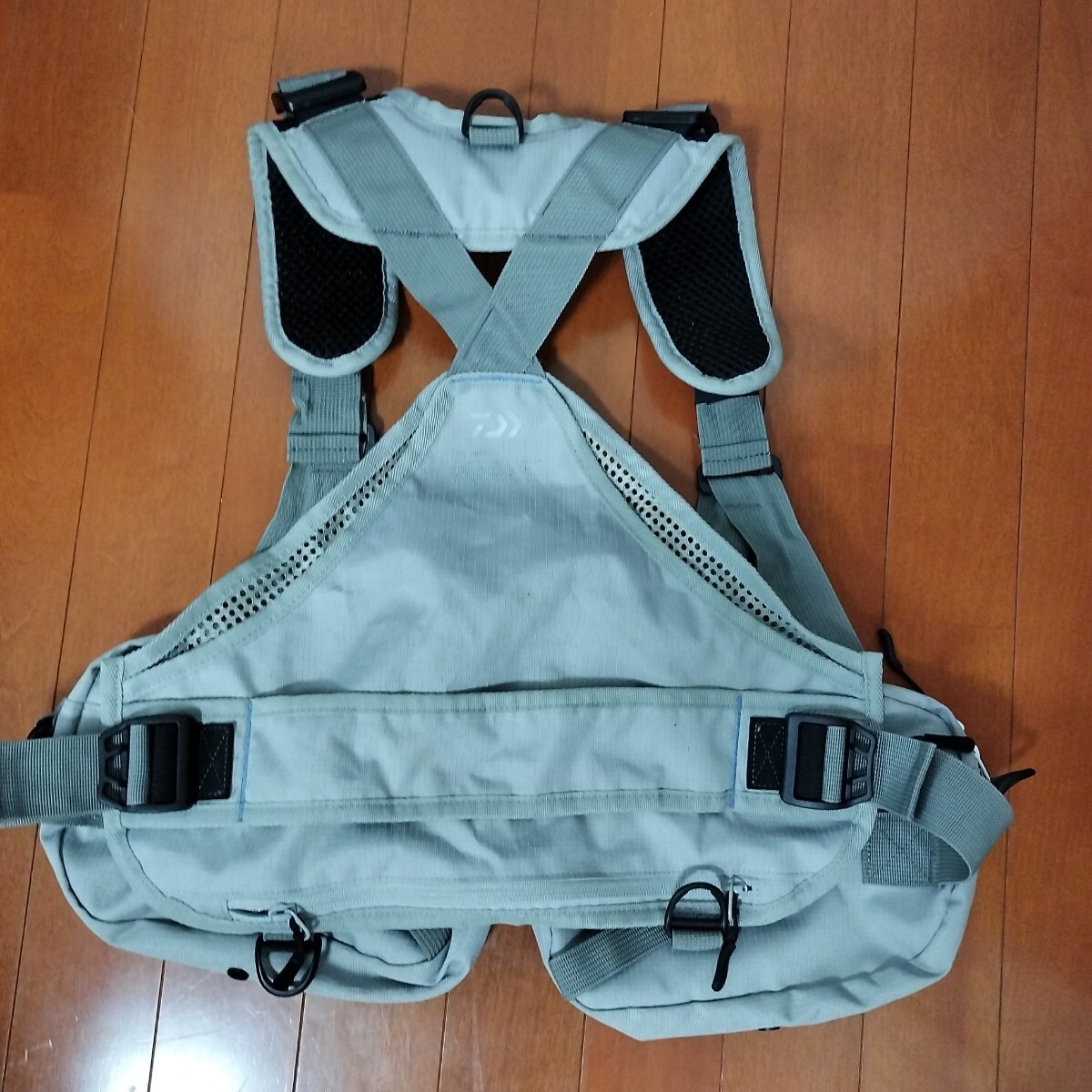 Yahoo!オークション - ダイワ ライトフィッシングベストDV-3522 ミラー...