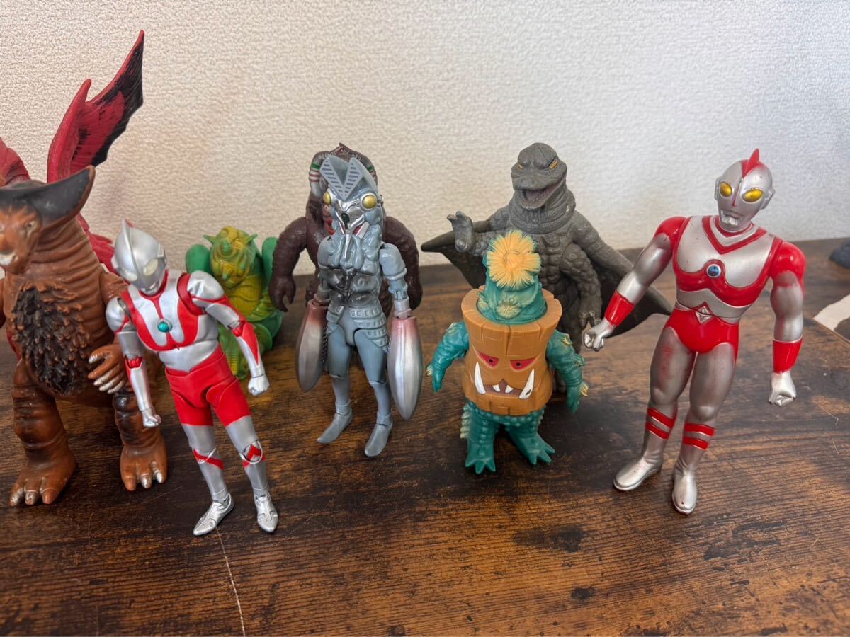 Yahoo!オークション - k230 フィギュアーツ ソフビ ウルトラマン 仮面...