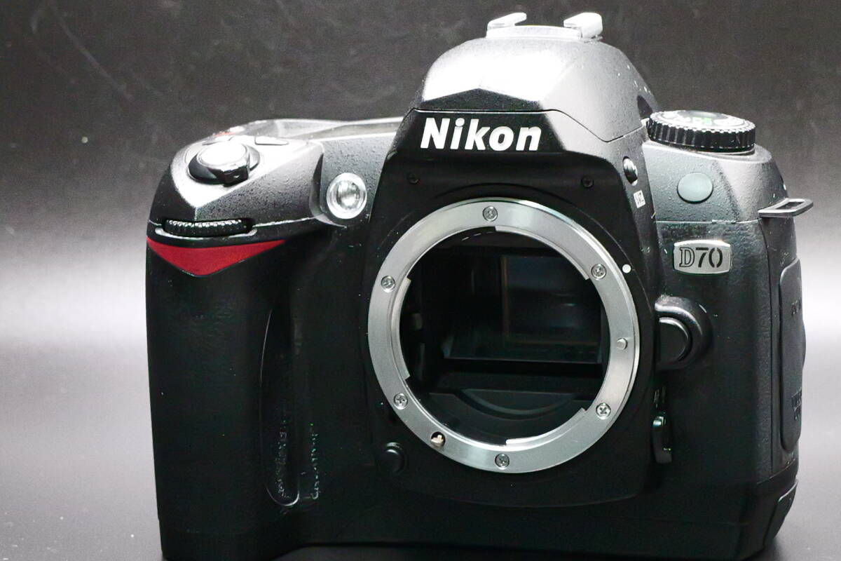 Yahoo!オークション - 【実用美品】ニコン NIKON D70 ボディ 動作OK #4...