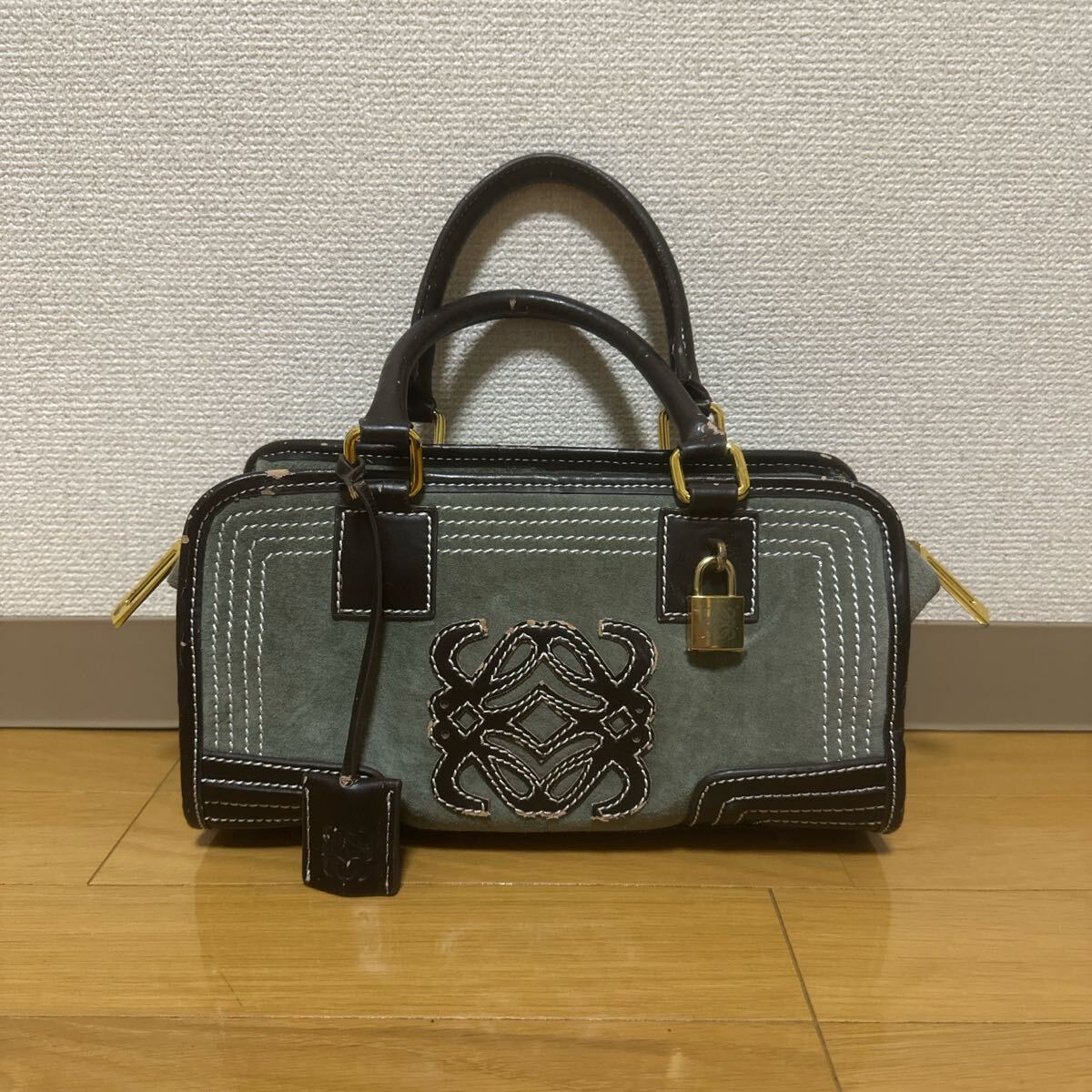 Yahoo!オークション - LOEWE ハンドバッグ アマソナ28 鍵付き スエード...