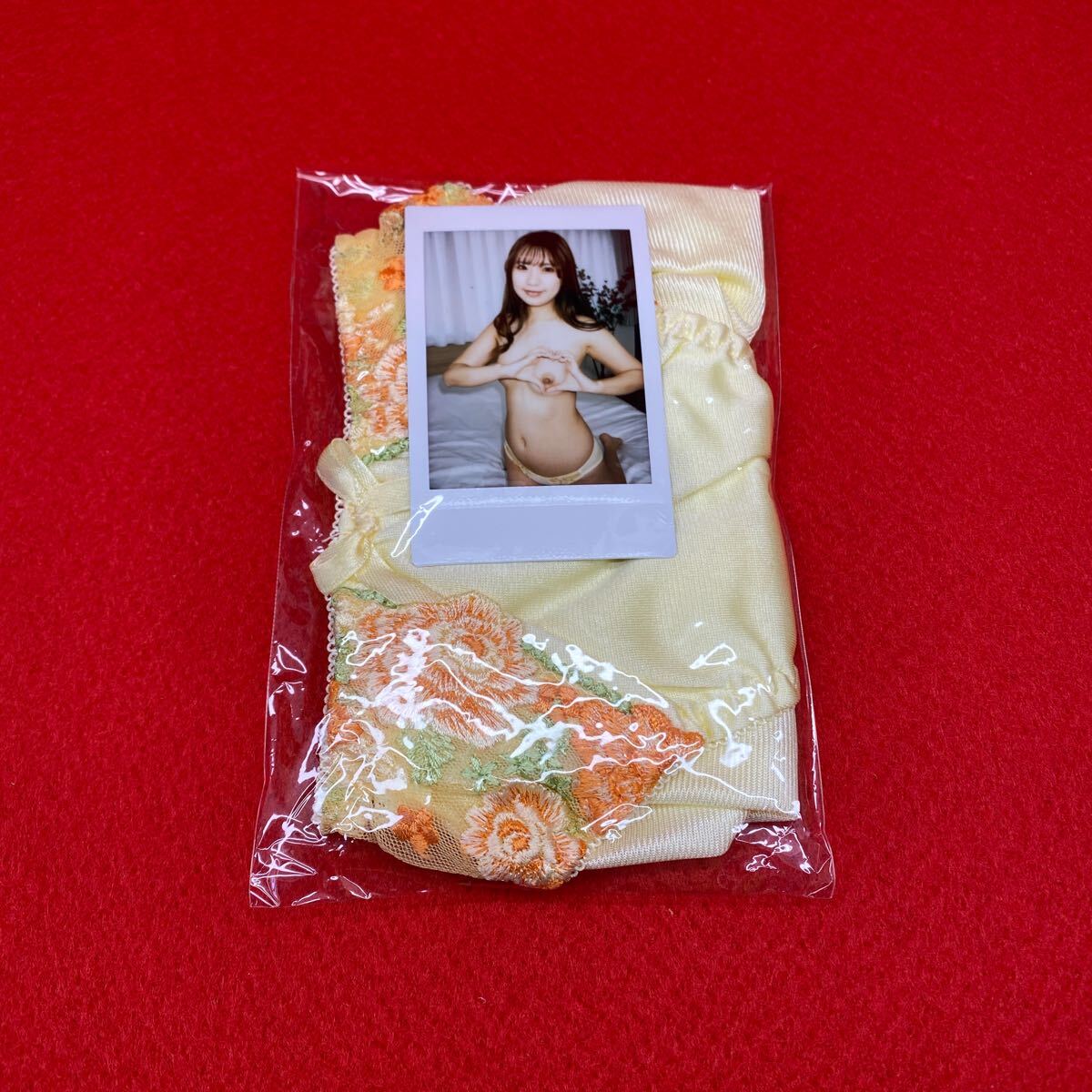 Yahoo!オークション - X933 和久井美兎 特典下着付き チェキ 生写真 お...