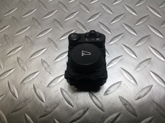 Yahoo!オークション - フリード GB3 ドアミラースイッチ 35190-SYY-J01