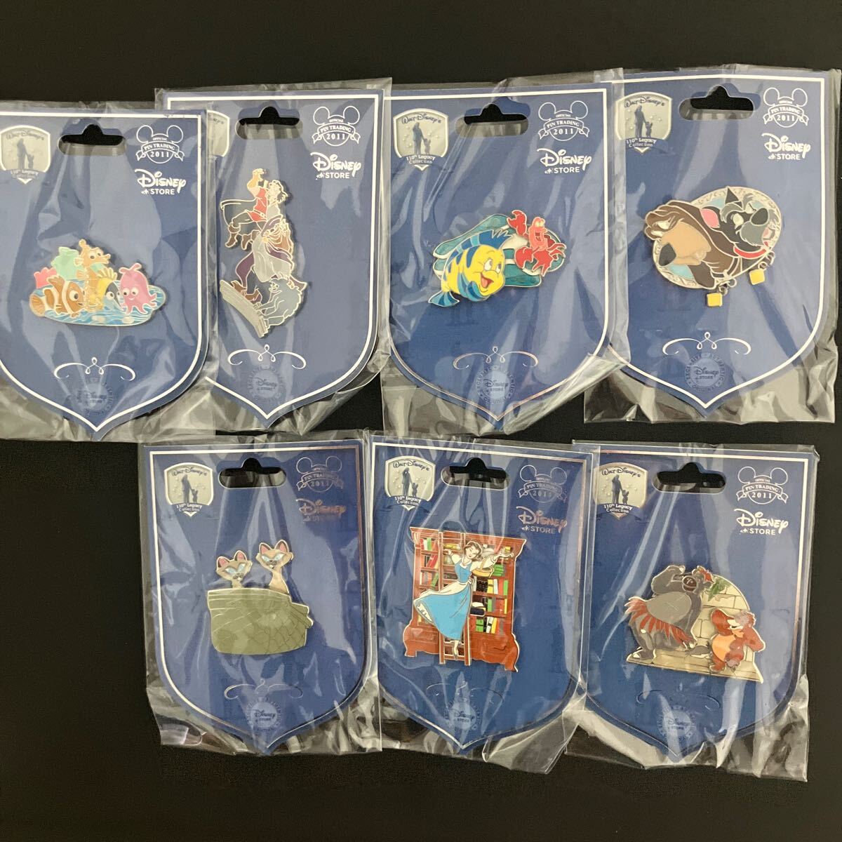 Yahoo!オークション - (Y18)ディズニー110周年記念 ピンバッジ7個