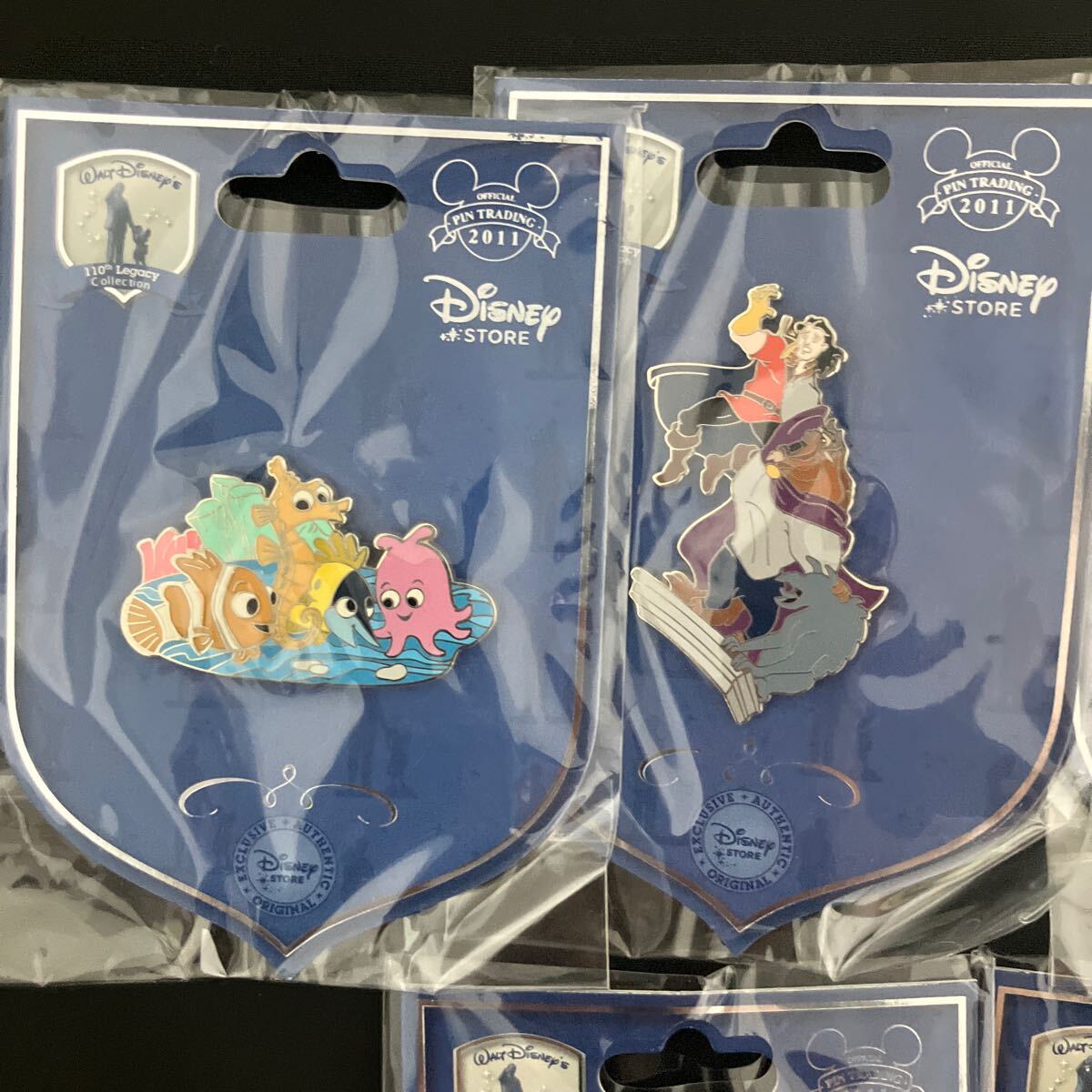 Yahoo!オークション - (Y18)ディズニー110周年記念 ピンバッジ7個