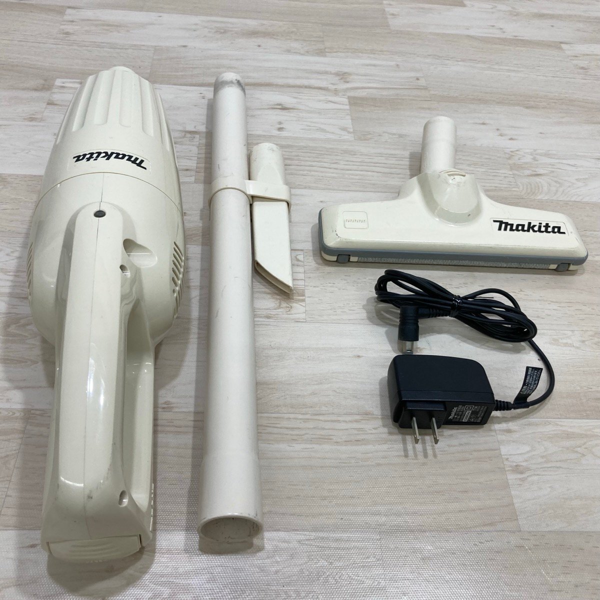 Yahoo!オークション - Makita マキタ コードレス掃除機 充電式クリーナ...