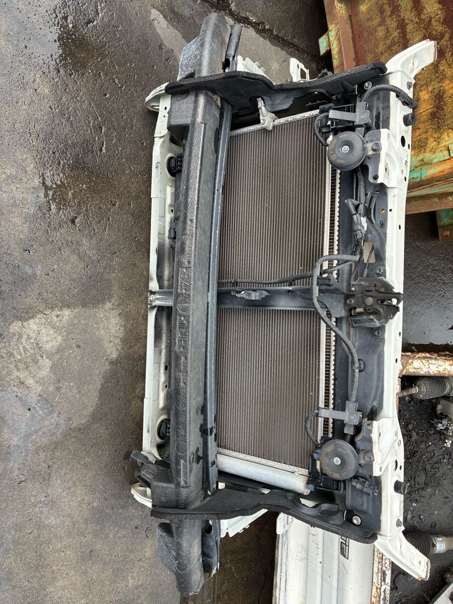 Yahoo!オークション - トヨタ ボクシー80 ZRR80 コアサポート ラジエー...
