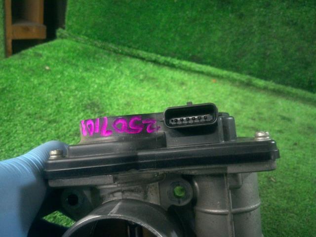 Yahoo!オークション - キューブ DBA-Z12 スロットルボディ 15X HR15DE ...