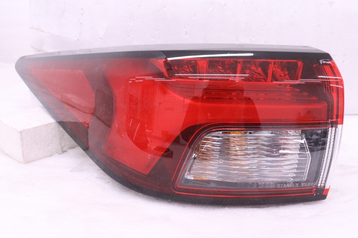 Yahoo!オークション - 55-1881 美品 LED GN0W アウトランダーPHEV 左テ...