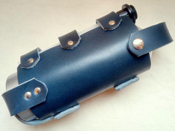 Yahoo!オークション - メルテックFK-06(1L携行缶)＆レザーホルダーセッ...