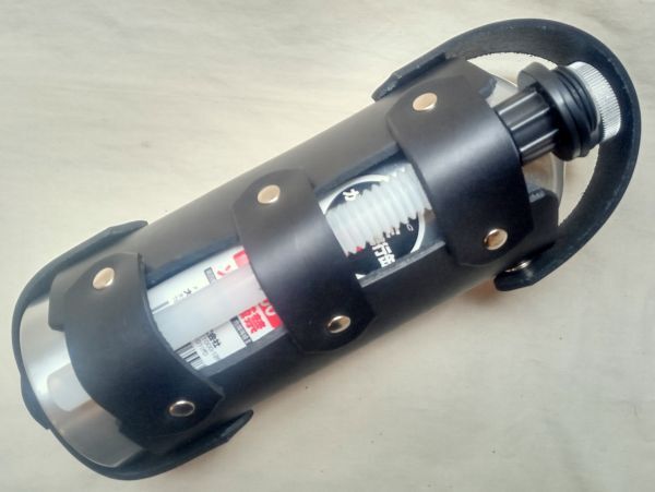 Yahoo!オークション - メルテックFK-06(1L携行缶)＆レザーホルダーセッ...