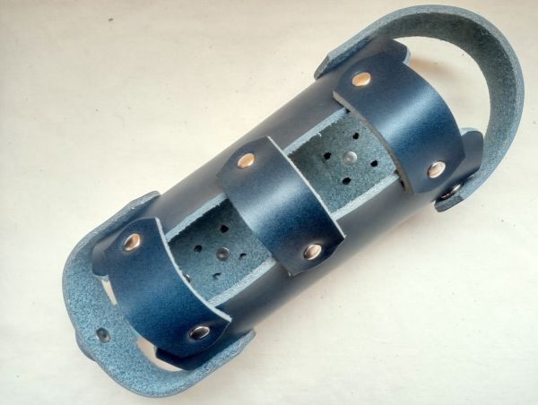 Yahoo!オークション - メルテックFK-06(1L携行缶)＆レザーホルダーセッ...