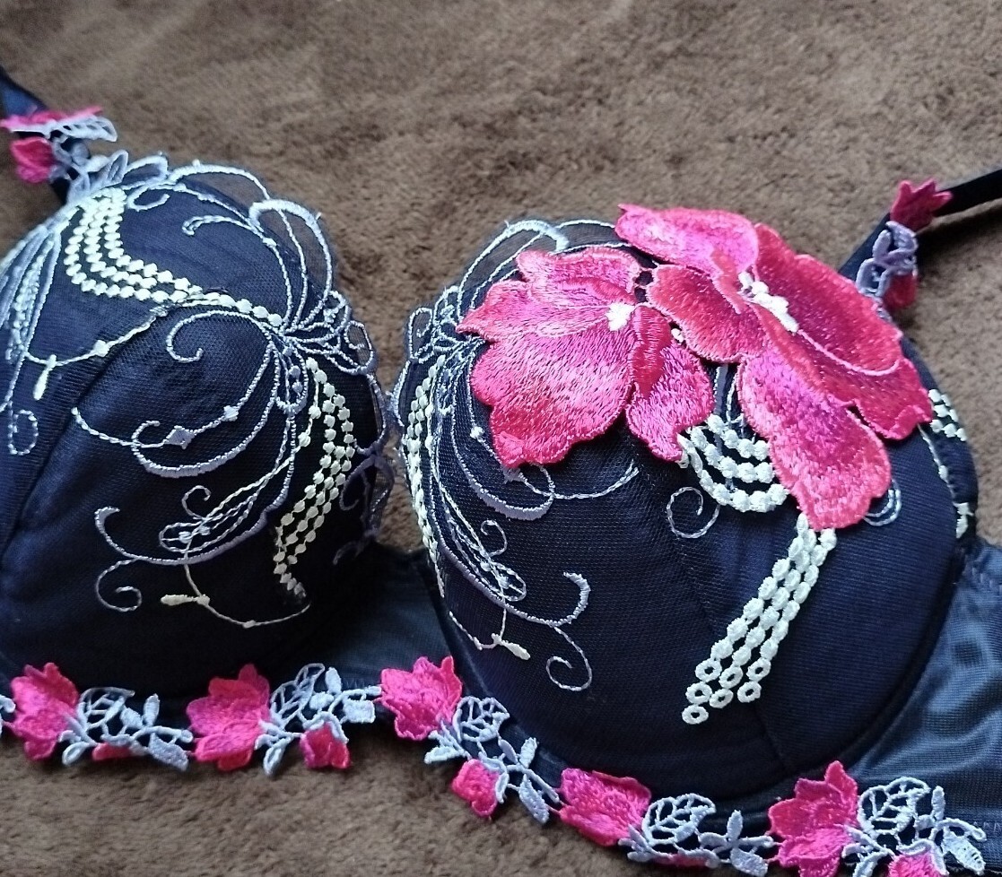 Yahoo!オークション - 超美品 サルート 72 待宵草 ブラジャー単品 H65 ...